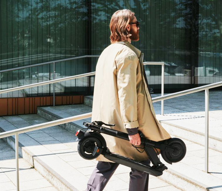 Mercedes-Benz - offizieller Onlineshop | AMG E-Scooter